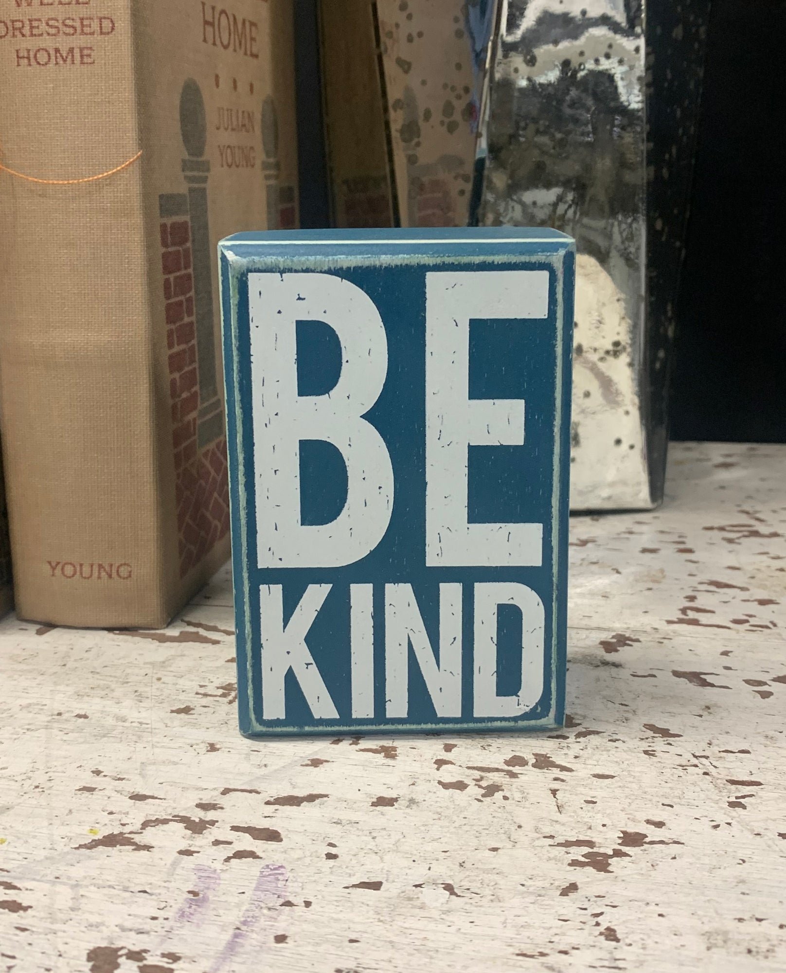 108489 BE KIND BOX SIGN – The Clothing Cove