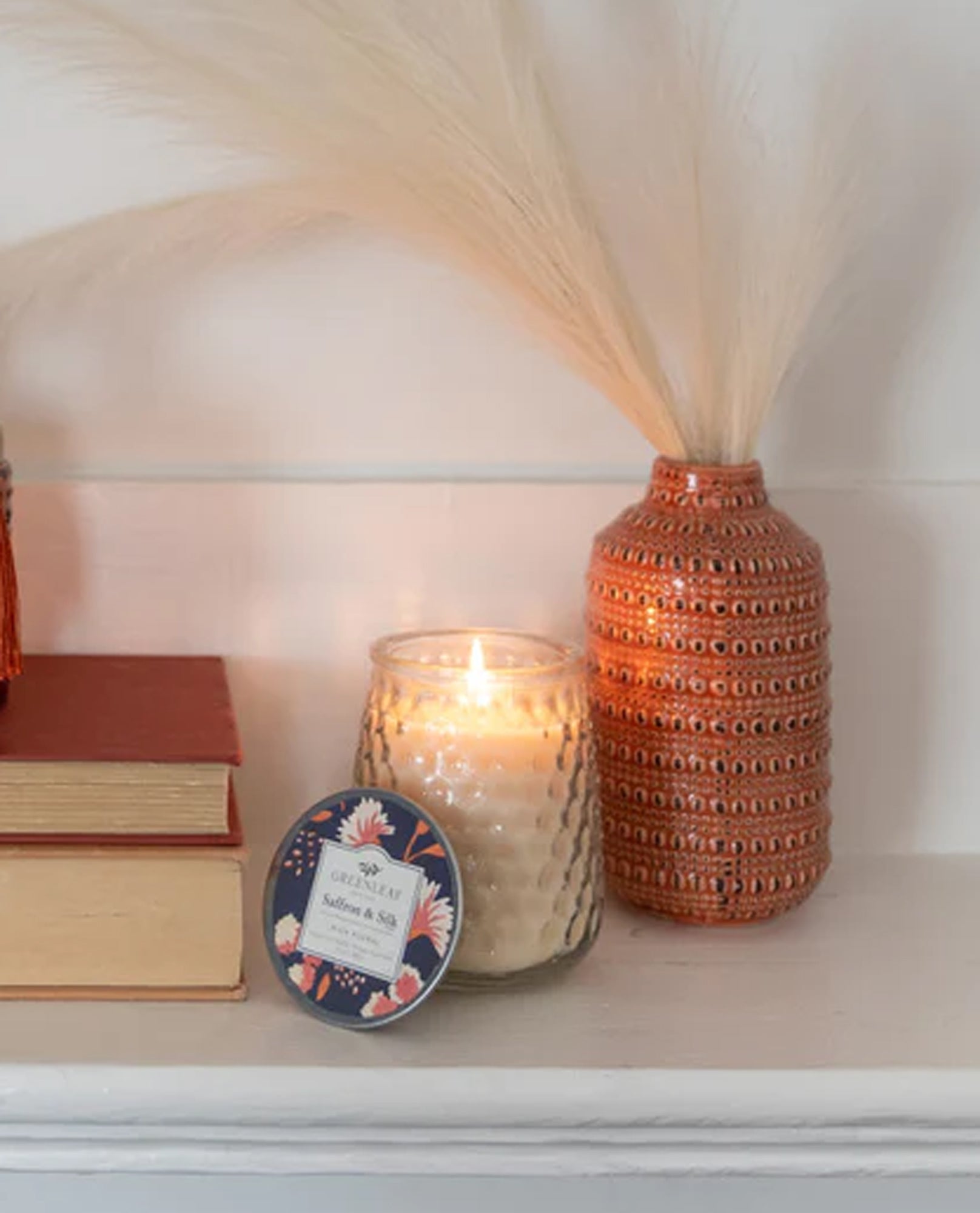 GREENLEAF GLG915573 SAFFRON & SILK SIGNATURE CANDLE – The Clothing Cove